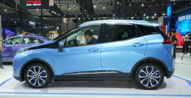 北京EX3定位小型SUV，官方指导价11.99万元起，值得选择吗_腾讯新闻