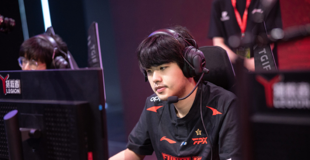 Lwx泽丽滑步四杀主宰团战，FPX 2-0击败TT喜提开门红_腾讯新闻