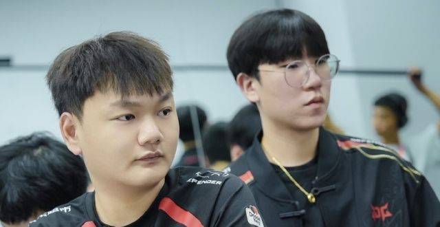 爆冷！JDG不敌NIP，季后赛一轮游！牙膏疯狂失误，教练BP惨遭质疑_腾讯新闻