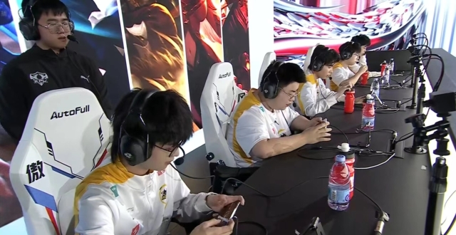 AG3-1大胜狼队，锁定S组第一！季后赛首轮遭遇DRG，保底能进前3！_腾讯新闻