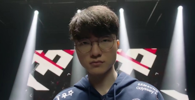Faker签约中国平台，将迎战Uzi，T1全员参加，LPL主播压力很大_腾讯新闻