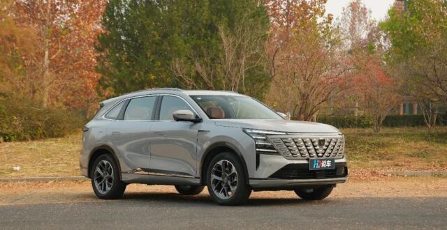 15万级国产优选SUV之争 长安第四代CS75PLUS对比吉利星越L_腾讯新闻