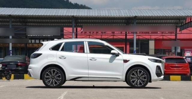 新红旗HS5预售价18.38万元起，引领高端SUV市场_腾讯新闻