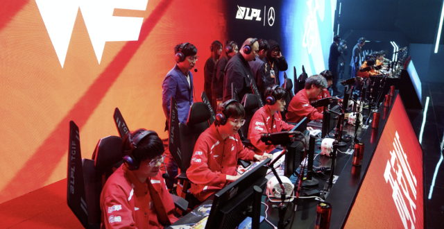 WE0-2不敌OMG，苦吞首败！Angel战绩超神，FoFo表现不佳_腾讯新闻