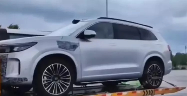 预装华为ADS2.0高阶智能驾驶系统 AITO问界M7智驾版真车谍照曝光_腾讯新闻