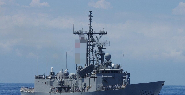 台媒炒作一艘052D驱逐舰撞击了台军护卫舰，解放军一句话回击_腾讯新闻