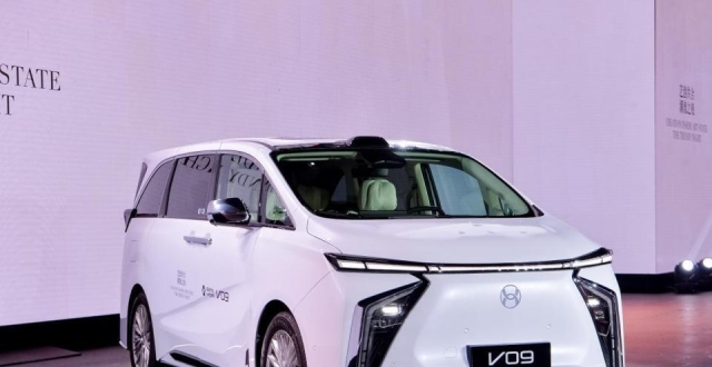 埃尔法一半的价格！激光雷达、双8155芯片，合创V09正式上市_腾讯新闻