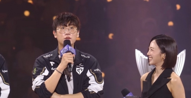 GEN三比一HLE登顶LCK，Ruler成双料FMVP，回应封神还差一个S冠！_腾讯新闻