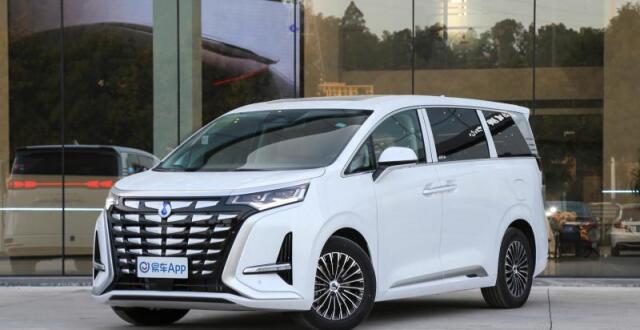 豪华MPV谁更适合家商两用？传祺E9对比腾势D9_腾讯新闻