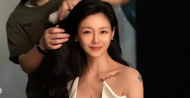 大S离世，周渝民双手合十，阿雅哀悼一路走好，最美的大王_腾讯新闻