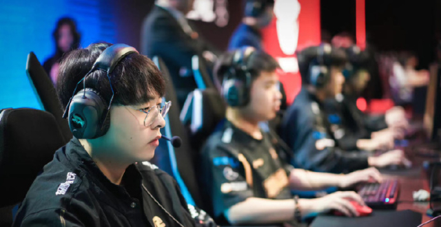 RNG1-3不敌BLG，惨遭淘汰！呼吸哥皇子上单，效果不佳_腾讯新闻