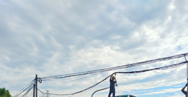 “寻找身边最美能源人”| 高温下的“托举哥”，真帅_腾讯新闻