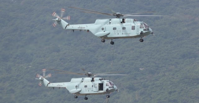 两栖突击就这么打:直20J、直8C连人带车突进,“山猫”落地狂奔_腾讯新闻