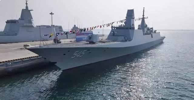 排水量5000吨！054B首舰正式服役，官宣“海军转型发展”有何深意_腾讯新闻