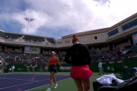 WTA1000印第安维尔斯站1/4决赛：米拉·安德列娃vs斯维托丽娜丨顶住压力！斯维托丽娜局点两度截击顺利保发_腾讯新闻