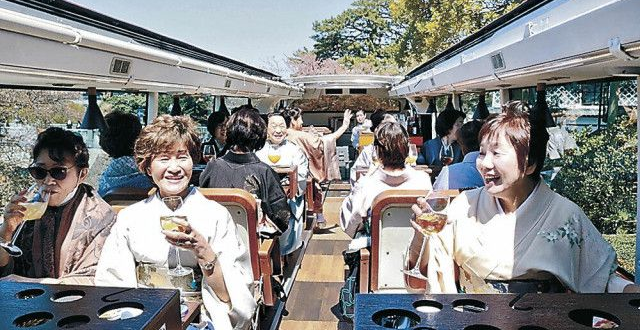 人均GDP3.38万美元的日本，退休老人只能拿3000养老金？_腾讯新闻