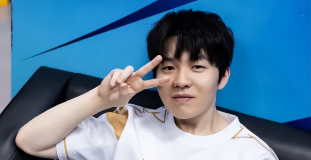 IG新上单励志成为第二位Theshy！Photic喊话粉丝，Rookie扛着IG走_腾讯新闻