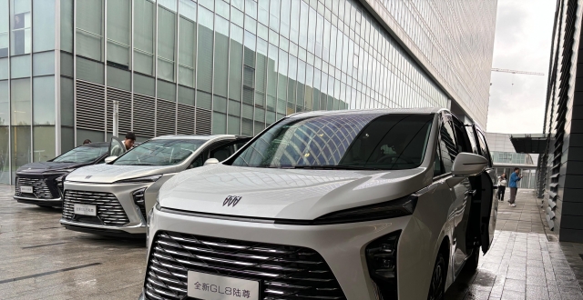 MPV王者升级，别克全新GL8陆尊26.99万元起售，单挑丰田赛那？_腾讯新闻