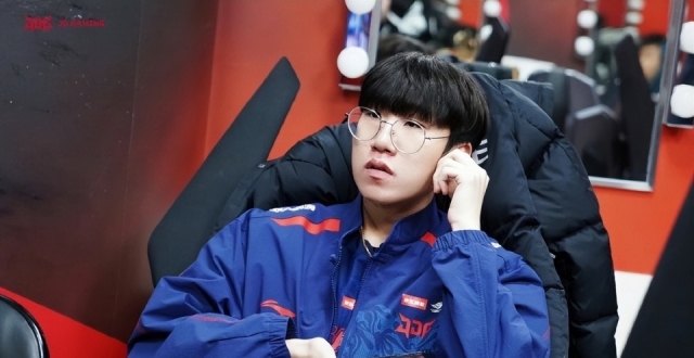 韩网热议JDG击败EDG：只要没有Bin，369就是中国第一上单_腾讯新闻