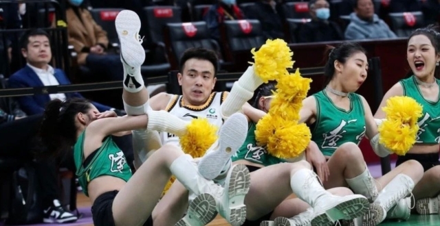 今晚！让路男足，CCTV5+直播CBA辽篮VS北京男篮，张镇麟继续爆发？_腾讯新闻