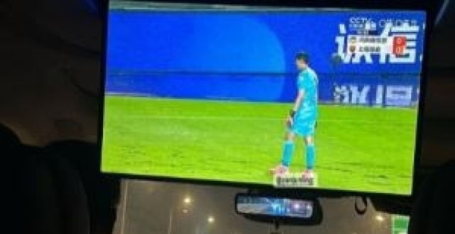 李可更新社媒，晒出自己通过车载电视收看河南vs海港的比赛_腾讯新闻