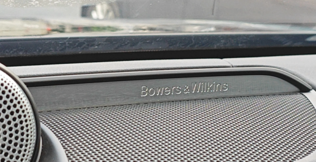远看W近看VV？多名沃尔沃车主怀疑4S店装配山寨音响_腾讯新闻