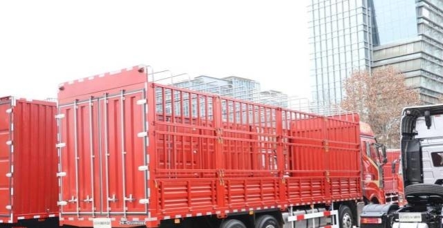 8X4载货车再出黑马，560马力解放J6V给你高效舒适旗舰级体验_腾讯新闻