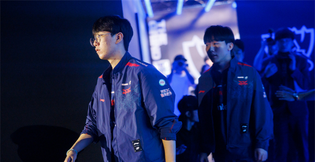 s13冠军明明是T1，电竞战队大奖却给JDG，faker的牌面不够了？_腾讯新闻