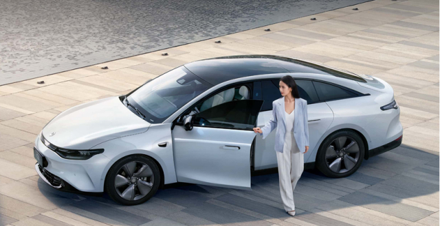 全系标配前双叉臂+后五连杆，仅14.98万起的零跑C01，也太卷了！_腾讯新闻