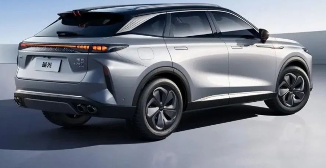 2.0T+8AT，仅14万起！大5座，轴距近2.9m，261匹马力，还配电磁悬挂！_腾讯新闻