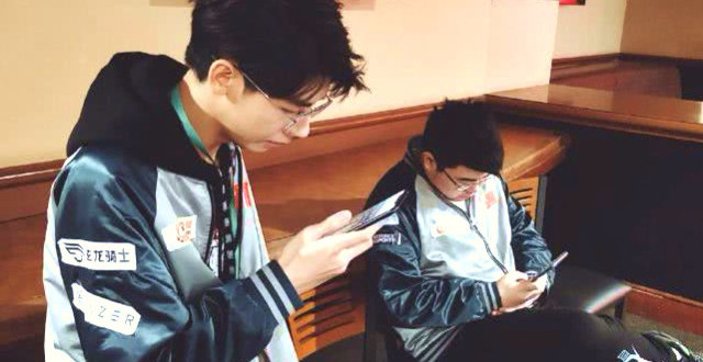 PGC：4AM已拿一个冠军！永远侧颜照输给小鹿，王总比韦神man_腾讯新闻