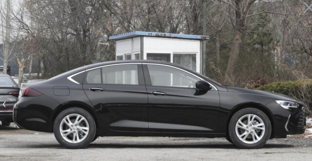 别克君威降至10.69万，车长4904mm，配1.5T+9AT，还看啥A级车？_腾讯新闻