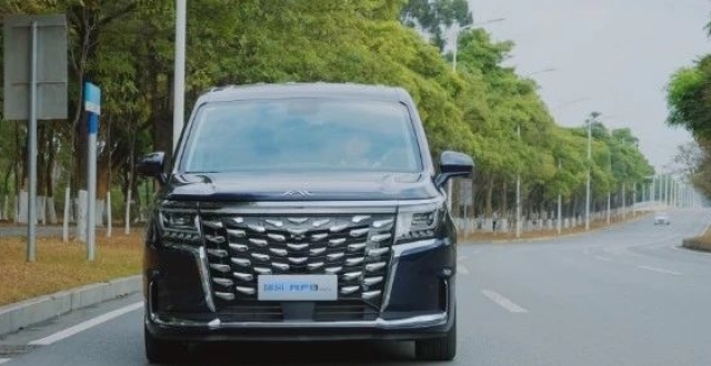 智能混动MPV新卷王，试驾瑞风RF8 PHEV_腾讯新闻