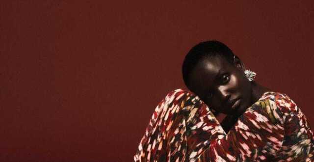 COS × CHRIS PERANI 艺术家联名胶囊系列发布_腾讯新闻