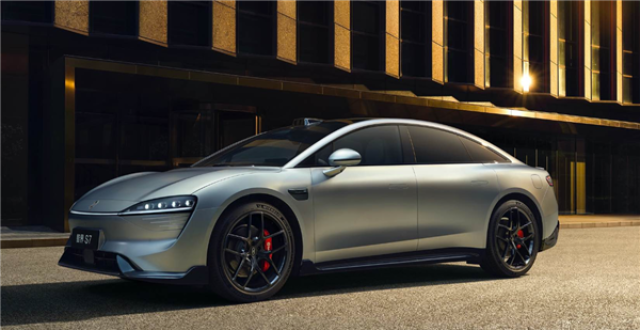 增程、纯电同价爆单！新款智界R7/S7上市36天 大定32000台_腾讯新闻