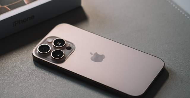 低至5499元，iPhone 16 Pro大跳水后，为啥大家还是更爱买它？_腾讯新闻