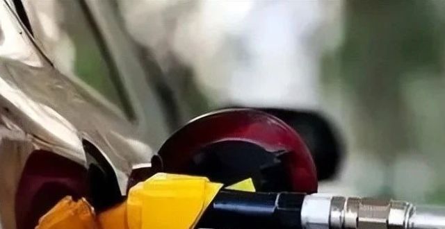 燃油车价格“崩盘”？雷克萨斯ES降4万，奥迪A4L打75折_腾讯新闻