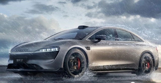 25万元纯电轿车，华为系智界 S7 与小鹏 P7i 谁的性价比更高？_腾讯新闻