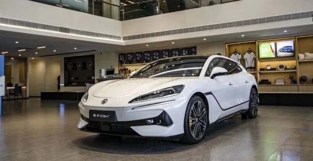 电车龙门阵丨33.98万的腾势Z9GT很香，和奔驰S级比表现如何？_腾讯新闻