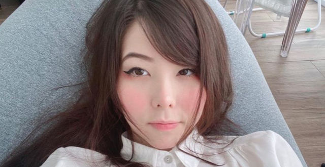 Mayumi官宣恋情了！男友是中国人，FLY打野！曾在S赛打出过名场面_腾讯新闻