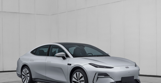 吉利银河 E8 新增车型完成申报：250kW 单电机，现款 16.58 万起_腾讯新闻