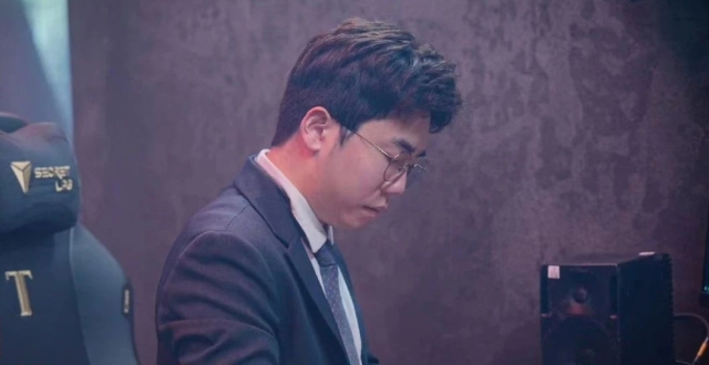 对话JDG Homme：电竞教练既是“军师”亦是“老师”_腾讯新闻