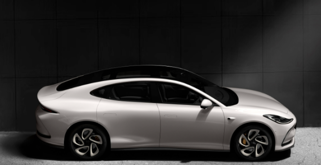 竞争小米SU7 智己L6开启预售 售23万元起_腾讯新闻